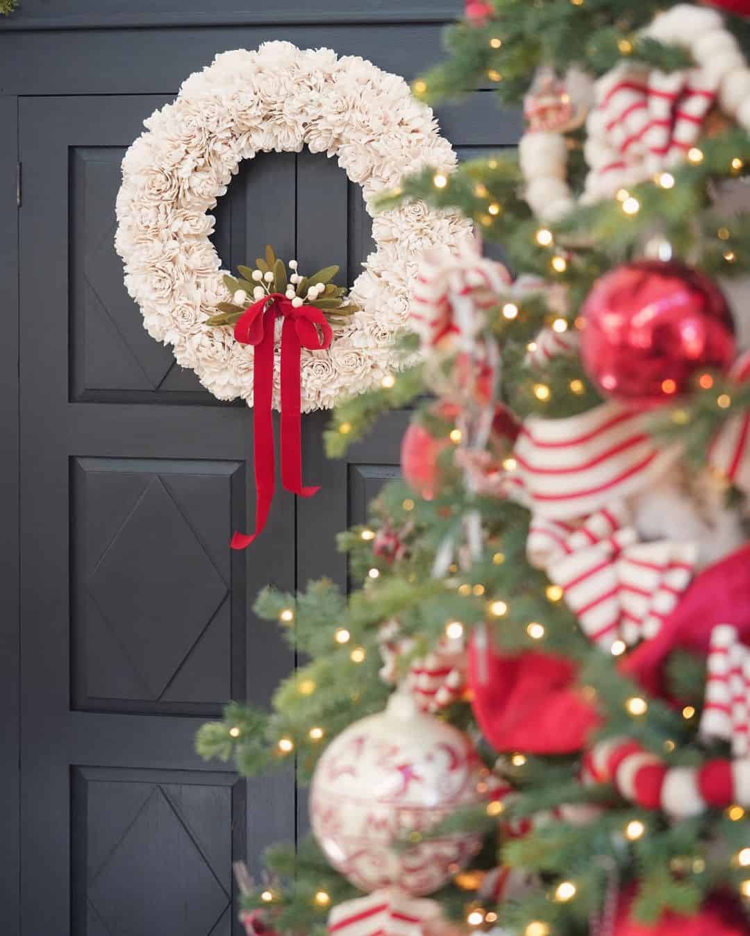23 DIY Christmas Wreath Ideas To Dress Up Your Front Door - SK